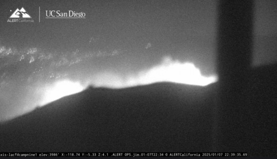 News: Fire erupts in Sylmar: Evacuations ordered in Newhall Pass